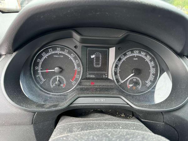 White Skoda Octavia 2018 in Jurbarkas, with an engine capacity of 1.60 L and mileage of 230 thousand km for 7250 €, photo 10 on AUTOMOTO.COM.LV