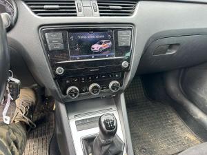 White Skoda Octavia 2018 in Jurbarkas, with an engine capacity of 1.60 L and mileage of 230 thousand km for 7250 €, photo 12 on AUTOMOTO.COM.LV