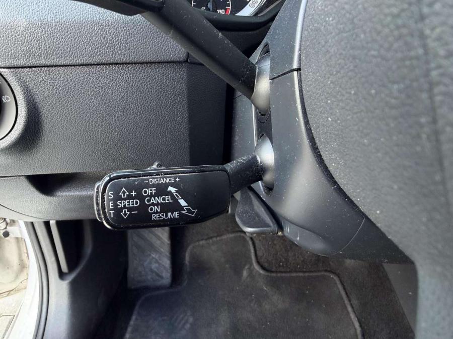 White Skoda Octavia 2018 in Vilnius, with an engine capacity of 1.00 L and mileage of 187 thousand km for 7899 €, photo 3 on AUTOMOTO.COM.LV