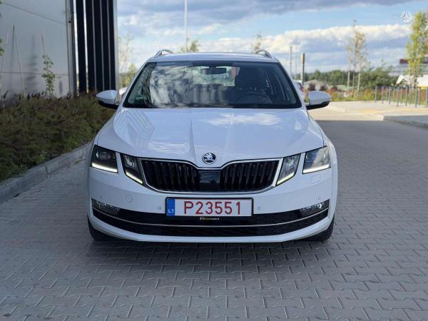 White Skoda Octavia 2018 in Vilnius, with an engine capacity of 1.00 L and mileage of 187 thousand km for 7899 €, photo 8 on AUTOMOTO.COM.LV