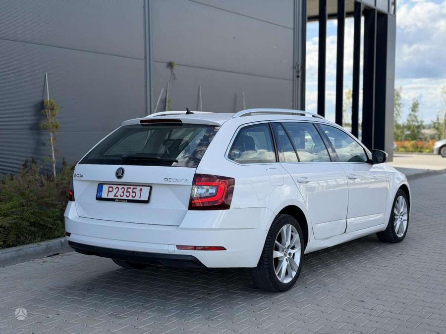 White Skoda Octavia 2018 in Vilnius, with an engine capacity of 1.00 L and mileage of 187 thousand km for 7899 €, photo 9 on AUTOMOTO.COM.LV