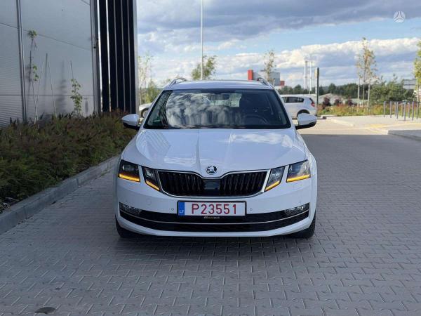 White Skoda Octavia 2018 in Vilnius, with an engine capacity of 1.00 L and mileage of 187 thousand km for 7899 €, photo 10 on AUTOMOTO.COM.LV