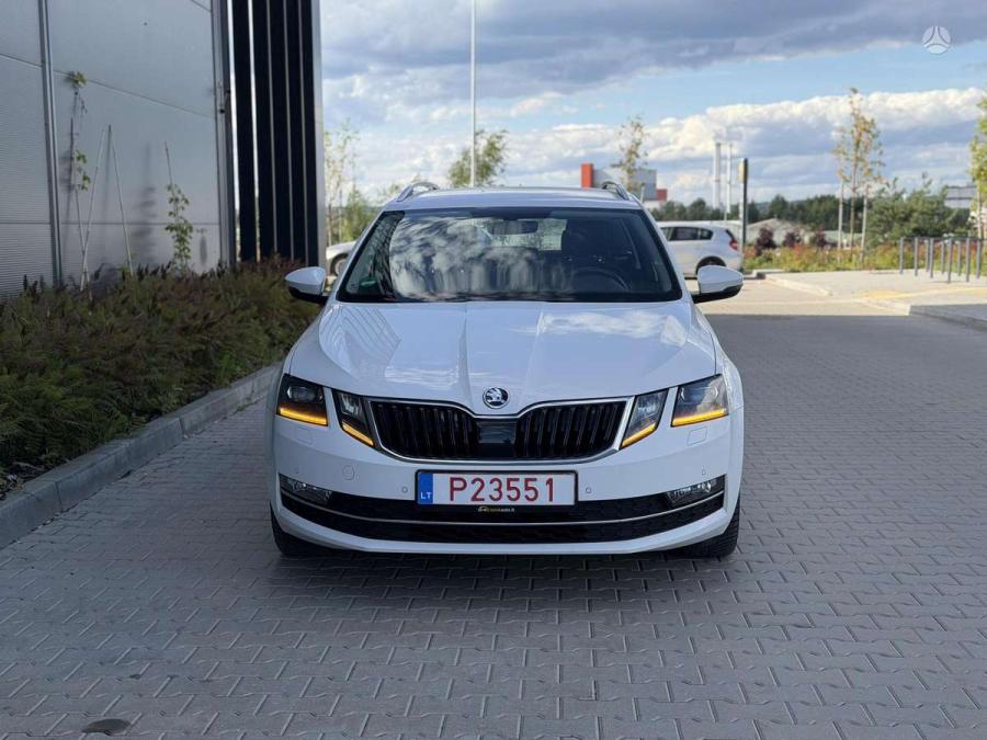 White Skoda Octavia 2018 in Vilnius, with an engine capacity of 1.00 L and mileage of 187 thousand km for 7899 €, photo 10 on AUTOMOTO.COM.LV