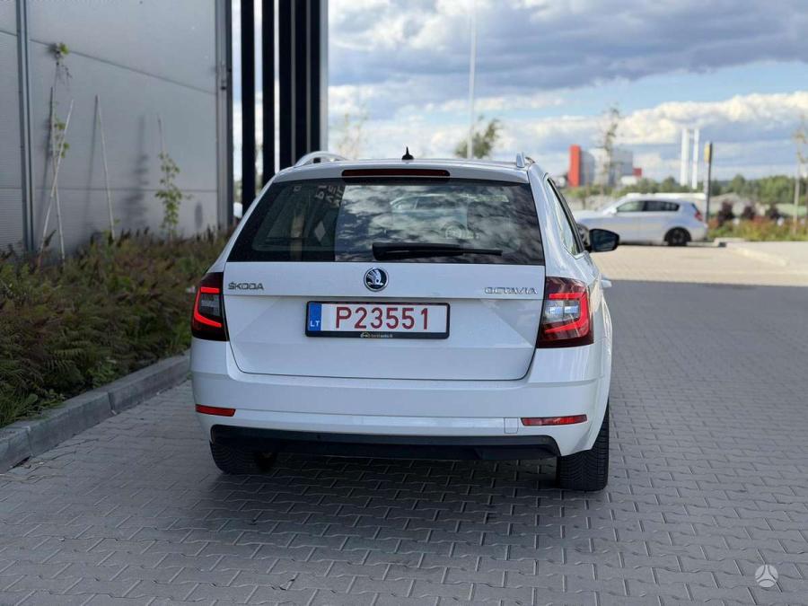 White Skoda Octavia 2018 in Vilnius, with an engine capacity of 1.00 L and mileage of 187 thousand km for 7899 €, photo 11 on AUTOMOTO.COM.LV