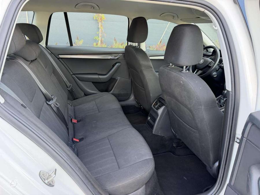 White Skoda Octavia 2018 in Vilnius, with an engine capacity of 1.00 L and mileage of 187 thousand km for 7899 €, photo 16 on AUTOMOTO.COM.LV