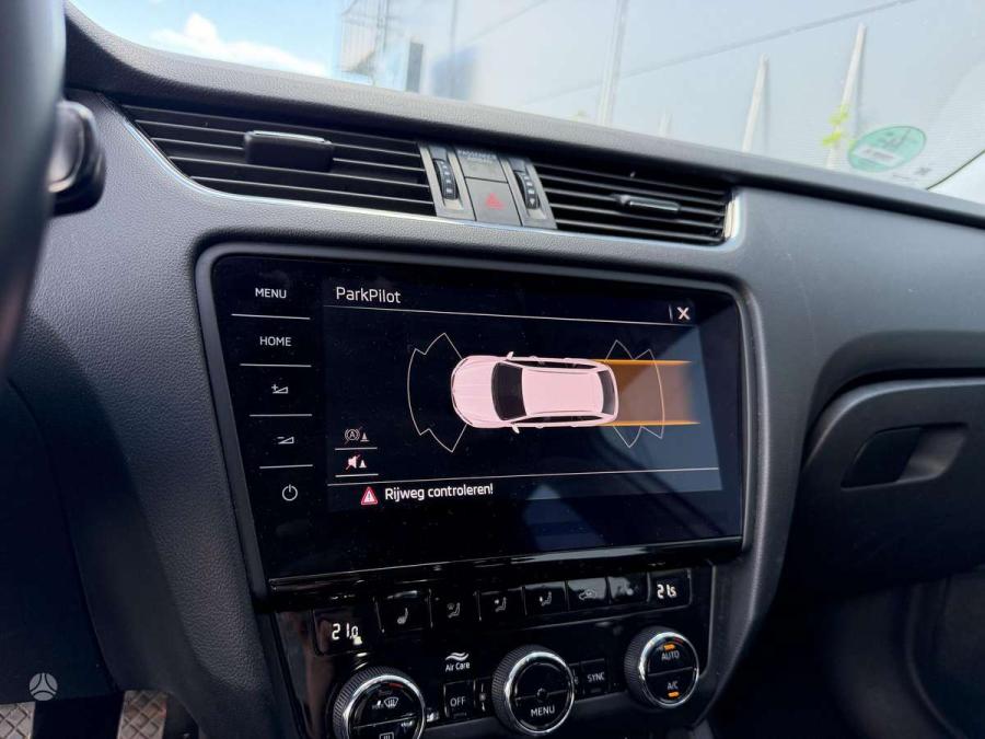 White Skoda Octavia 2018 in Vilnius, with an engine capacity of 1.00 L and mileage of 187 thousand km for 7899 €, photo 21 on AUTOMOTO.COM.LV