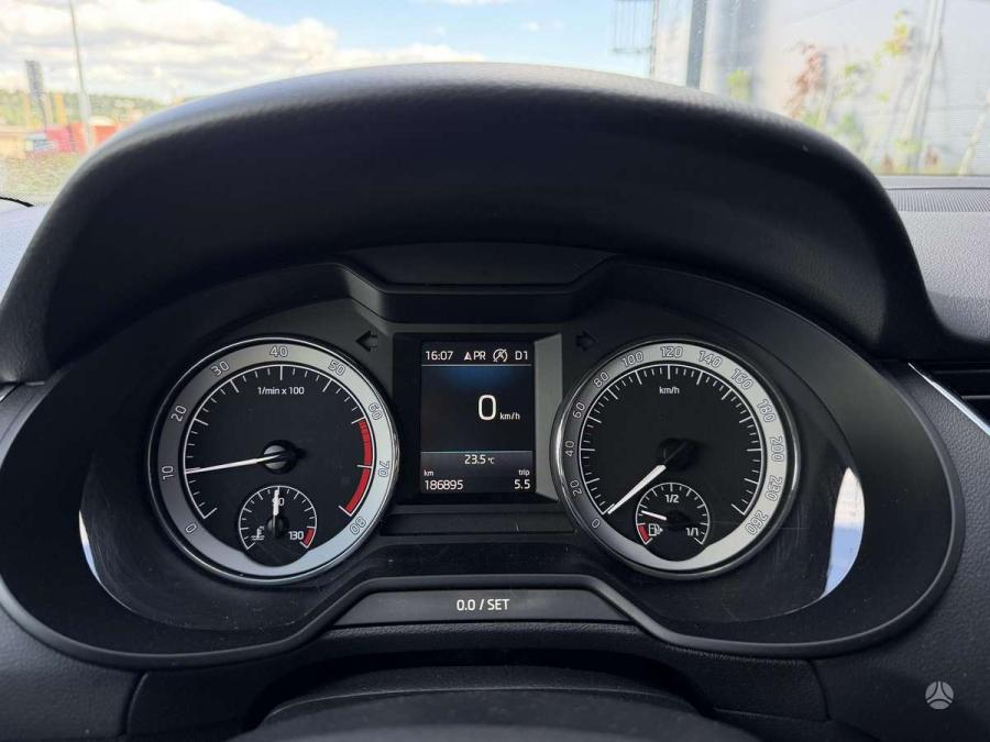 White Skoda Octavia 2018 in Vilnius, with an engine capacity of 1.00 L and mileage of 187 thousand km for 7899 €, photo 25 on AUTOMOTO.COM.LV