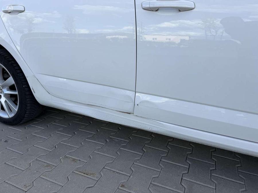 White Skoda Octavia 2018 in Vilnius, with an engine capacity of 1.00 L and mileage of 187 thousand km for 7899 €, photo 27 on AUTOMOTO.COM.LV