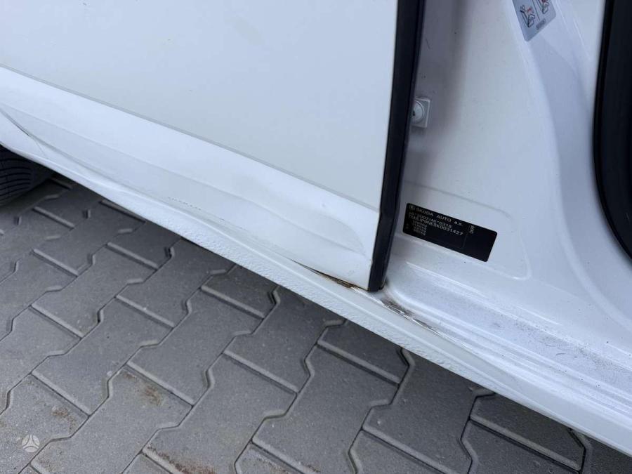 White Skoda Octavia 2018 in Vilnius, with an engine capacity of 1.00 L and mileage of 187 thousand km for 7899 €, photo 28 on AUTOMOTO.COM.LV