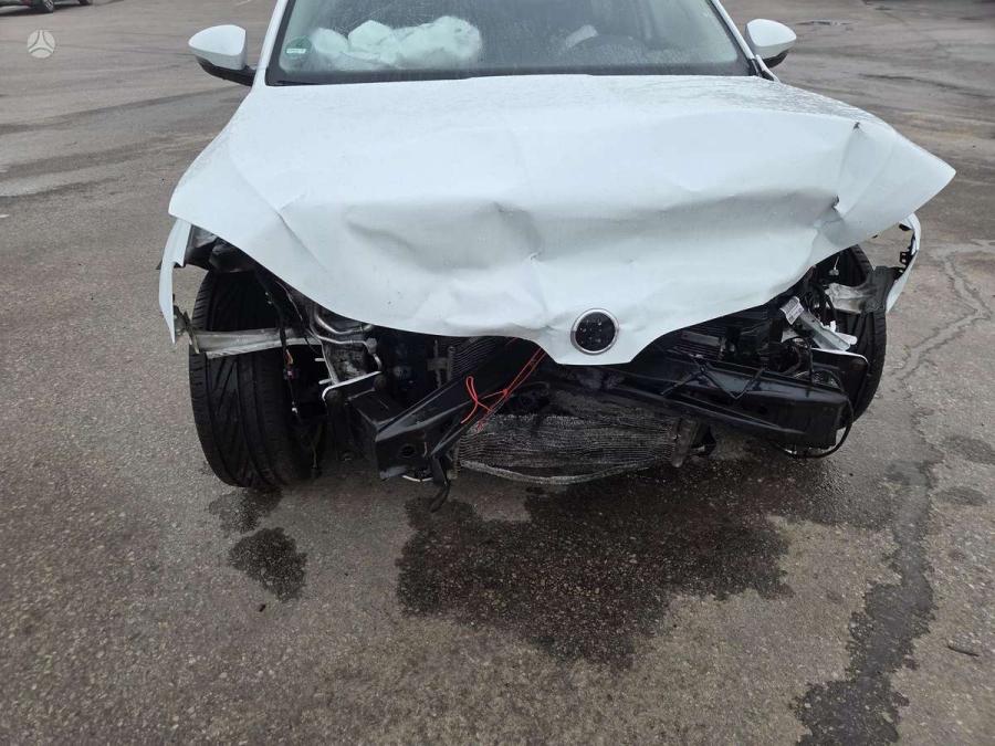 Balts Skoda Octavia 2018 Šauļi, ar dzinēja tilpumu 1.50 L un nobraukumu 13 tūkst. km par 4200 €, foto 5 vietnē AUTOMOTO.COM.LV