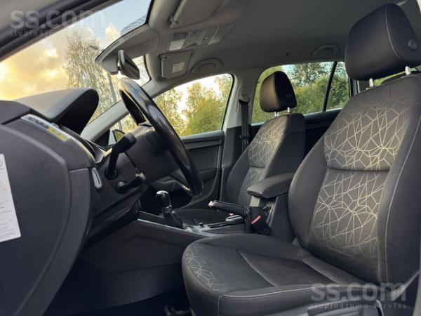 White Skoda Octavia 2018 in Valmiera, with an engine capacity of 1.60 L and mileage of 237 thousand km for 8800 €, photo 8 on AUTOMOTO.COM.LV