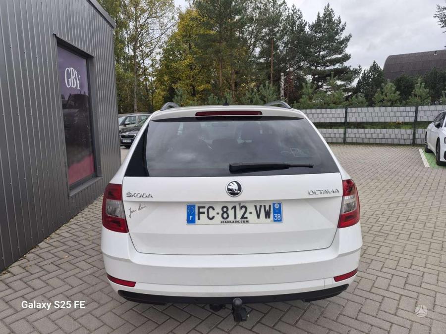 White Skoda Octavia 2018 in Taurage, with an engine capacity of 1.97 L and mileage of 242 thousand km for 8300 €, photo 5 on AUTOMOTO.COM.LV