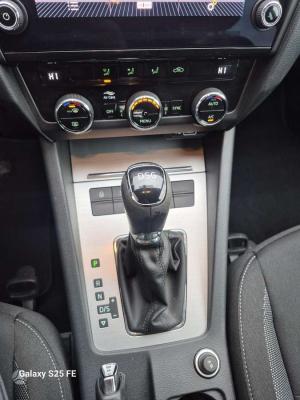 White Skoda Octavia 2018 in Taurage, with an engine capacity of 1.97 L and mileage of 242 thousand km for 8300 €, photo 12 on AUTOMOTO.COM.LV