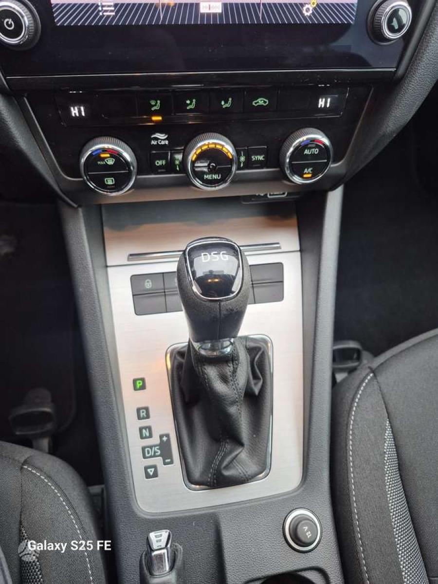 White Skoda Octavia 2018 in Taurage, with an engine capacity of 1.97 L and mileage of 242 thousand km for 8300 €, photo 12 on AUTOMOTO.COM.LV