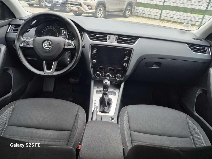 White Skoda Octavia 2018 in Taurage, with an engine capacity of 1.97 L and mileage of 242 thousand km for 8300 €, photo 14 on AUTOMOTO.COM.LV