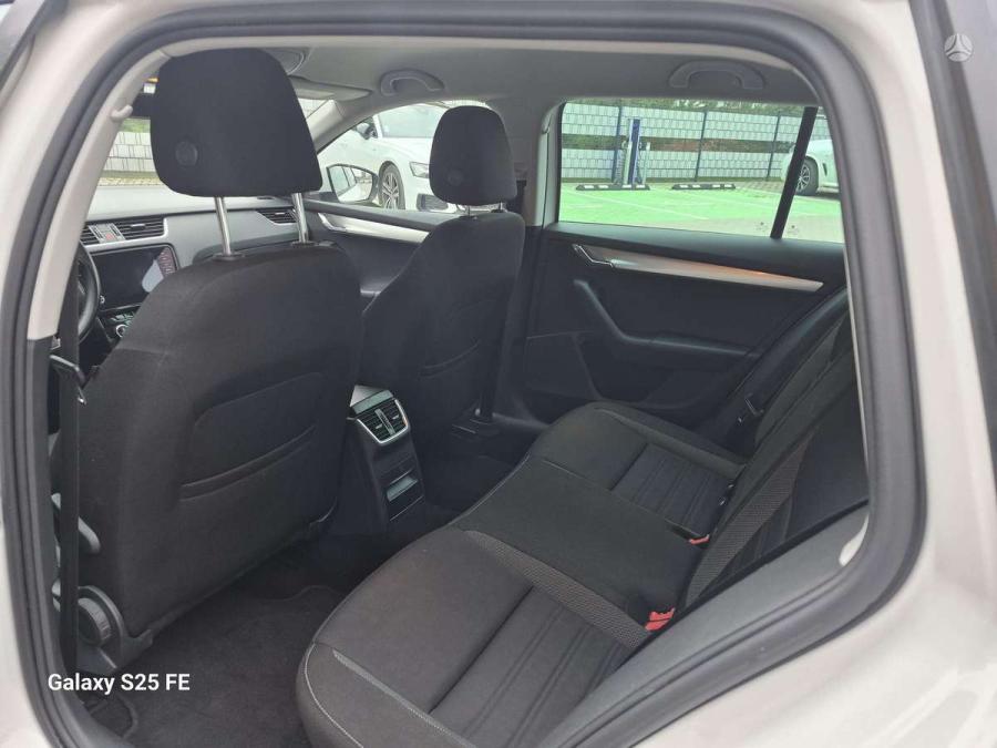 White Skoda Octavia 2018 in Taurage, with an engine capacity of 1.97 L and mileage of 242 thousand km for 8300 €, photo 17 on AUTOMOTO.COM.LV
