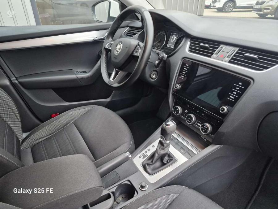 White Skoda Octavia 2018 in Taurage, with an engine capacity of 1.97 L and mileage of 242 thousand km for 8300 €, photo 19 on AUTOMOTO.COM.LV