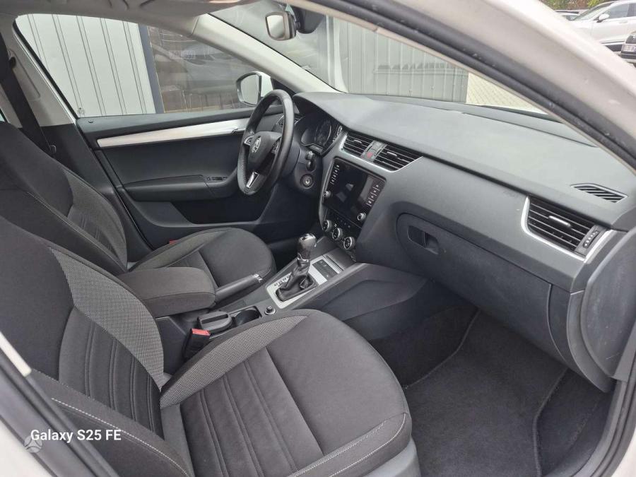 White Skoda Octavia 2018 in Taurage, with an engine capacity of 1.97 L and mileage of 242 thousand km for 8300 €, photo 20 on AUTOMOTO.COM.LV