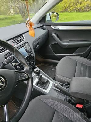 Balts Skoda Octavia 2019 Valmiera, ar dzinēja tilpumu 1.60 L un nobraukumu 180 tūkst. km par 9000 €, foto 9 vietnē AUTOMOTO.COM.LV