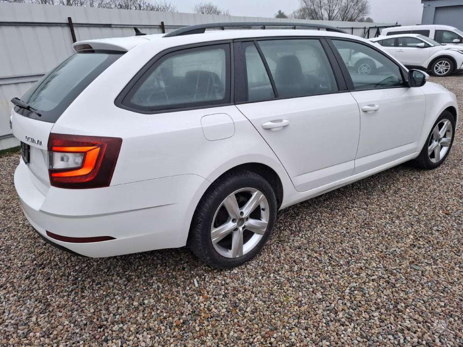 White Skoda Octavia 2019 in Kaunas, with an engine capacity of 1.00 L and mileage of 126 thousand km for 6474 €, photo 6 on AUTOMOTO.COM.LV