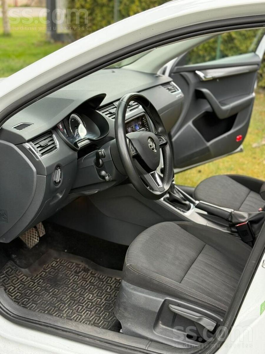 White Skoda Octavia 2019 in Riga, with an engine capacity of 1.50 L and mileage of 122 thousand km for 14200 €, photo 7 on AUTOMOTO.COM.LV