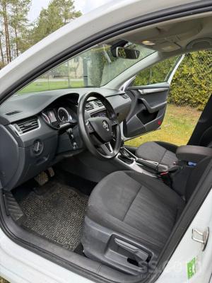 White Skoda Octavia 2019 in Riga, with an engine capacity of 1.50 L and mileage of 122 thousand km for 14200 €, photo 16 on AUTOMOTO.COM.LV