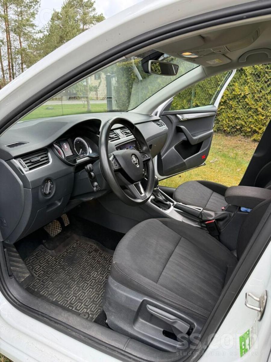 White Skoda Octavia 2019 in Riga, with an engine capacity of 1.50 L and mileage of 122 thousand km for 14200 €, photo 16 on AUTOMOTO.COM.LV