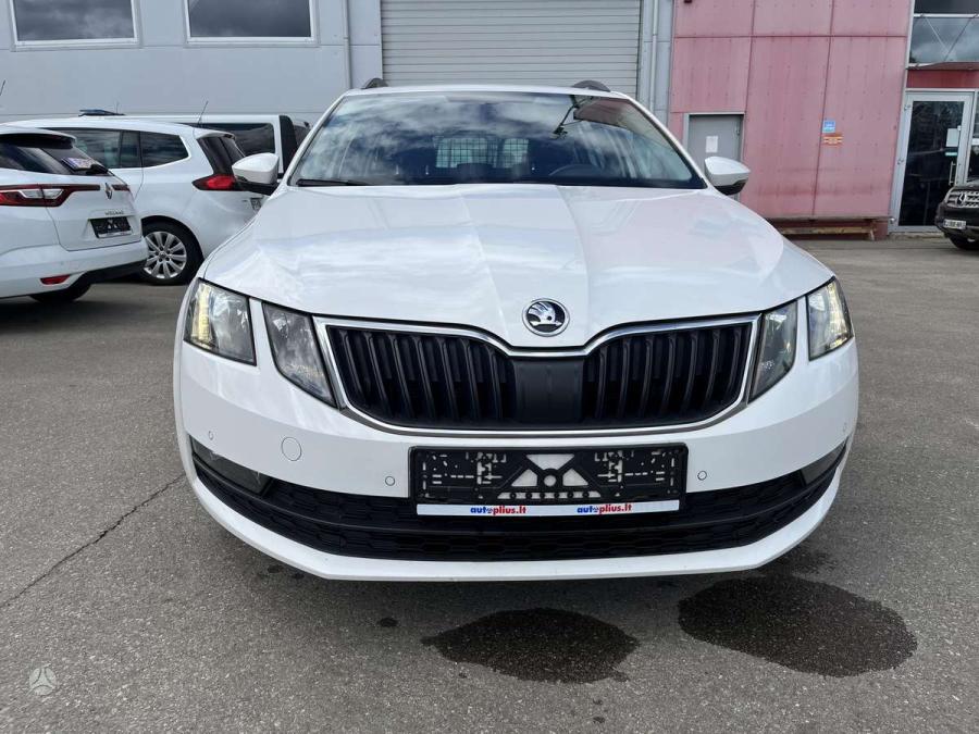White Skoda Octavia 2019 in Taurage, with an engine capacity of 1.00 L and mileage of 260 thousand km for 5200 €, photo 3 on AUTOMOTO.COM.LV
