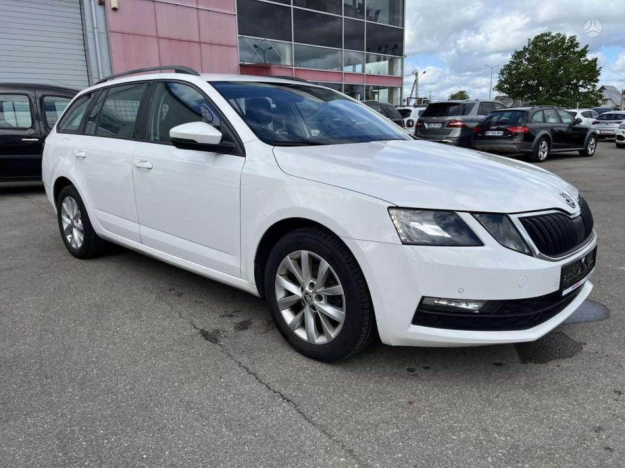 White Skoda Octavia 2019 in Taurage, with an engine capacity of 1.00 L and mileage of 260 thousand km for 5200 €, photo 4 on AUTOMOTO.COM.LV