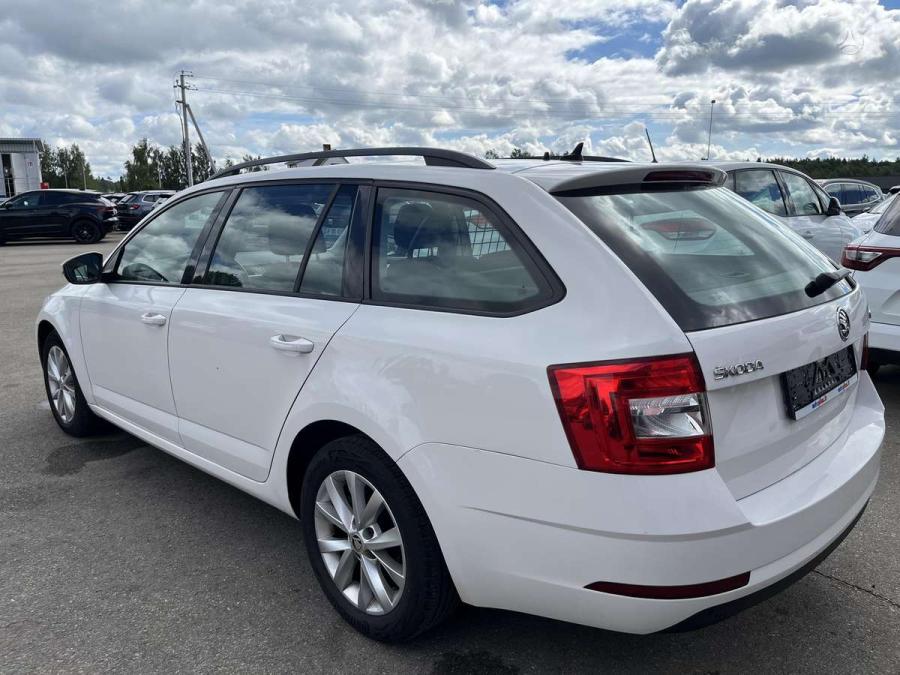 White Skoda Octavia 2019 in Taurage, with an engine capacity of 1.00 L and mileage of 260 thousand km for 5200 €, photo 5 on AUTOMOTO.COM.LV