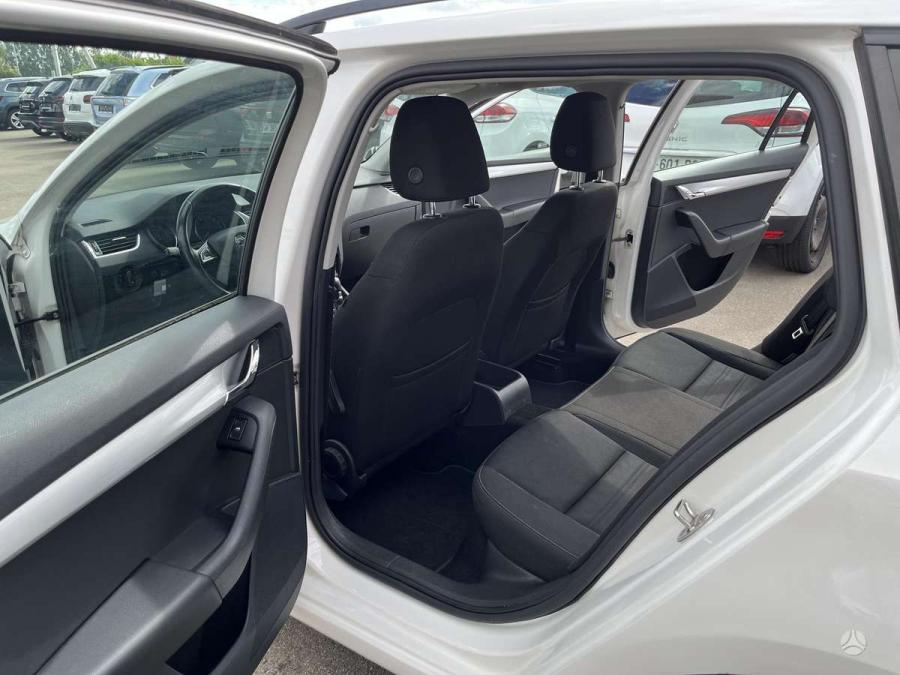 White Skoda Octavia 2019 in Taurage, with an engine capacity of 1.00 L and mileage of 260 thousand km for 5200 €, photo 8 on AUTOMOTO.COM.LV