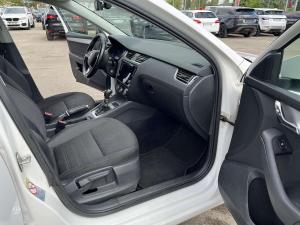 White Skoda Octavia 2019 in Taurage, with an engine capacity of 1.00 L and mileage of 260 thousand km for 5200 €, photo 10 on AUTOMOTO.COM.LV