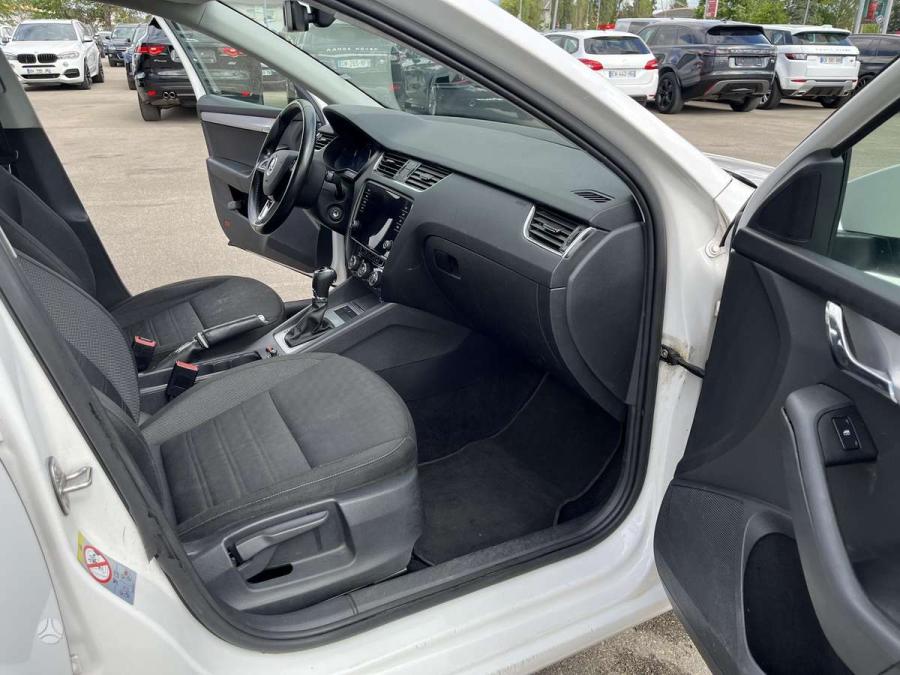 White Skoda Octavia 2019 in Taurage, with an engine capacity of 1.00 L and mileage of 260 thousand km for 5200 €, photo 10 on AUTOMOTO.COM.LV
