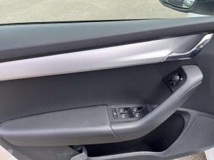 White Skoda Octavia 2019 in Taurage, with an engine capacity of 1.00 L and mileage of 260 thousand km for 5200 €, photo 11 on AUTOMOTO.COM.LV