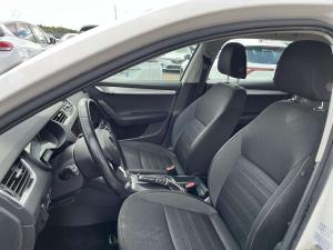 White Skoda Octavia 2019 in Taurage, with an engine capacity of 1.00 L and mileage of 260 thousand km for 5200 €, photo 12 on AUTOMOTO.COM.LV