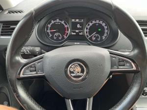 White Skoda Octavia 2019 in Taurage, with an engine capacity of 1.00 L and mileage of 260 thousand km for 5200 €, photo 14 on AUTOMOTO.COM.LV