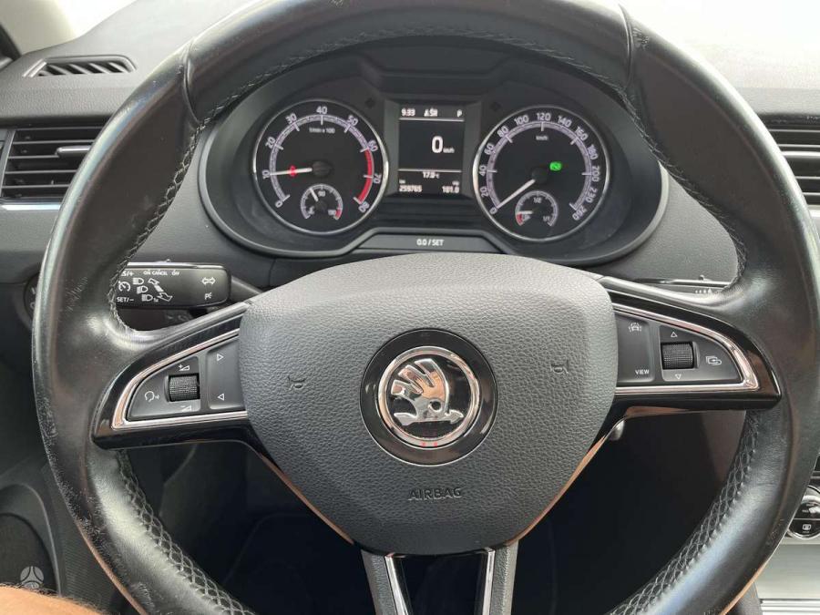 White Skoda Octavia 2019 in Taurage, with an engine capacity of 1.00 L and mileage of 260 thousand km for 5200 €, photo 14 on AUTOMOTO.COM.LV