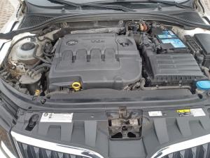 White Skoda Octavia 2019 in Jurbarkas, with an engine capacity of 1.60 L and mileage of 290 thousand km for 8850 €, photo 19 on AUTOMOTO.COM.LV