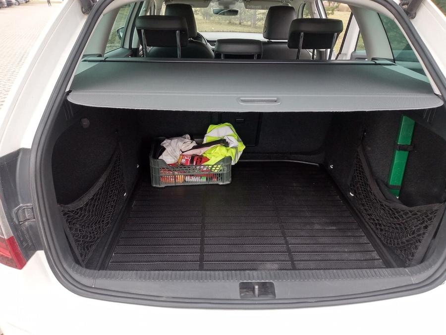 White Skoda Octavia 2019 in Jurbarkas, with an engine capacity of 1.60 L and mileage of 290 thousand km for 8850 €, photo 22 on AUTOMOTO.COM.LV