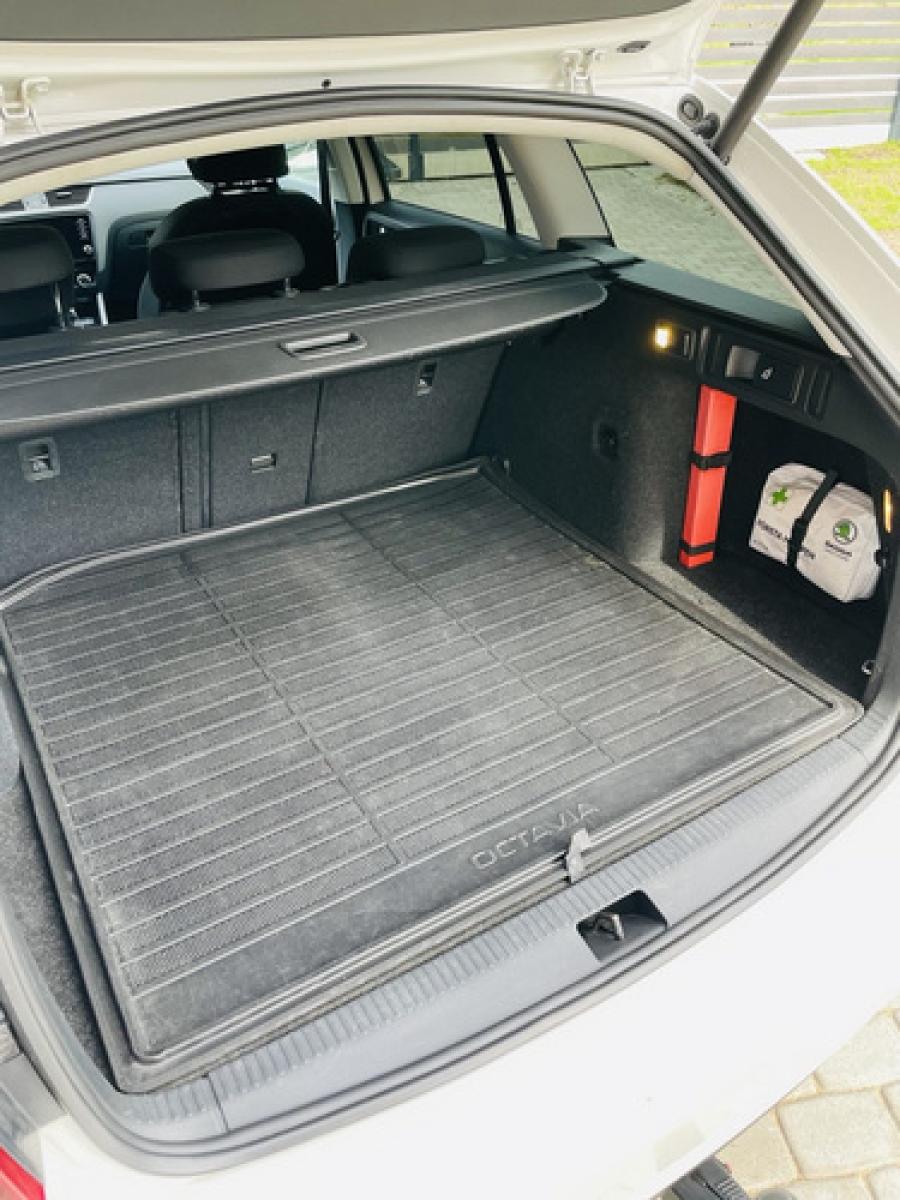 Balts Skoda Octavia 2019 Tallina, ar dzinēja tilpumu 2.00 L un nobraukumu 143 tūkst. km par 14000 €, foto 11 vietnē AUTOMOTO.COM.LV