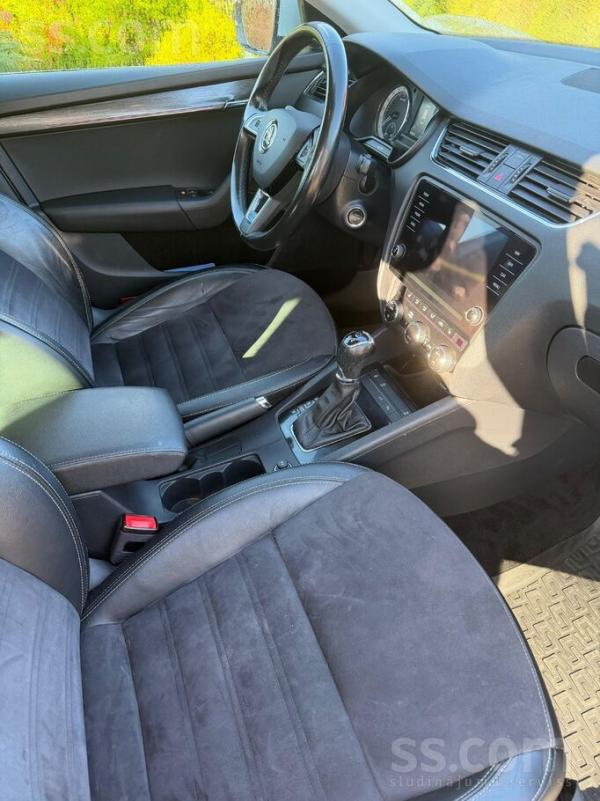 White Skoda Octavia 2019 in Valmiera, with an engine capacity of 2.00 L and mileage of 206 thousand km for 14800 €, photo 6 on AUTOMOTO.COM.LV