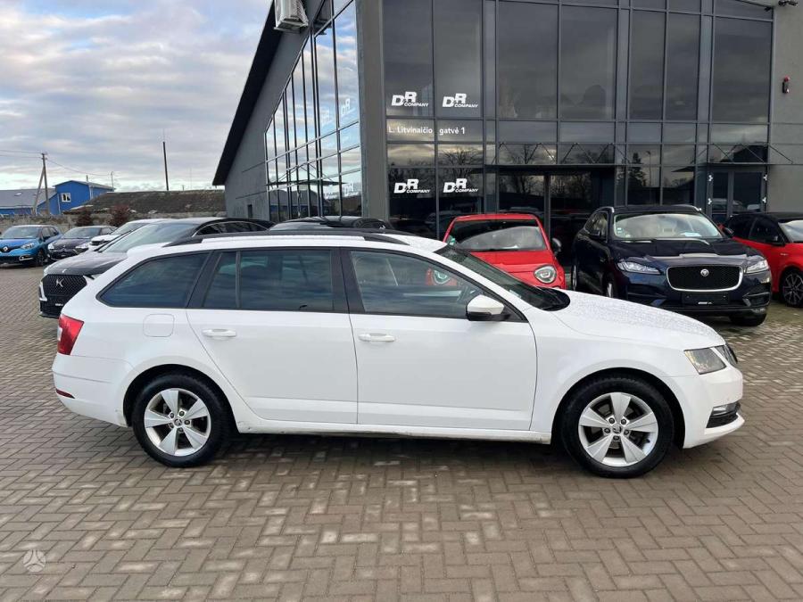 White Skoda Octavia 2020 in Taurage, with an engine capacity of 1.60 L and mileage of 231 thousand km for 6900 €, photo 2 on AUTOMOTO.COM.LV