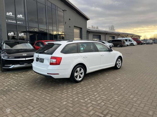 White Skoda Octavia 2020 in Taurage, with an engine capacity of 1.60 L and mileage of 231 thousand km for 6900 €, photo 4 on AUTOMOTO.COM.LV