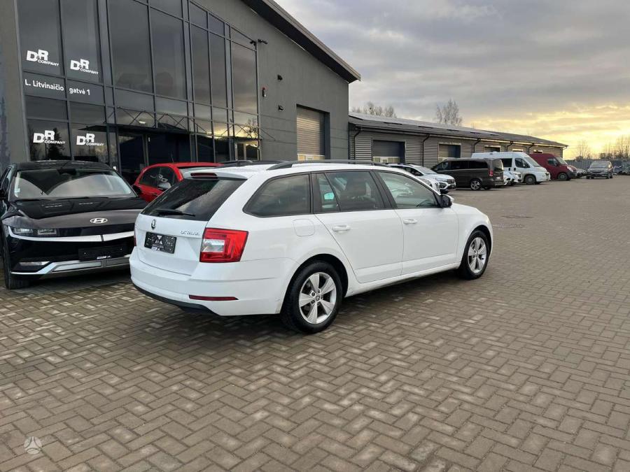 White Skoda Octavia 2020 in Taurage, with an engine capacity of 1.60 L and mileage of 231 thousand km for 6900 €, photo 4 on AUTOMOTO.COM.LV