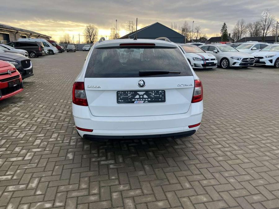 White Skoda Octavia 2020 in Taurage, with an engine capacity of 1.60 L and mileage of 231 thousand km for 6900 €, photo 9 on AUTOMOTO.COM.LV