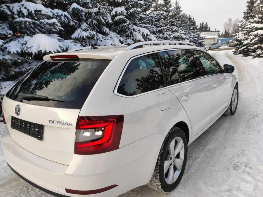 White Skoda Octavia 2020 in Utena, with an engine capacity of 1.60 L and mileage of 154 thousand km for 11800 €, photo 4 on AUTOMOTO.COM.LV