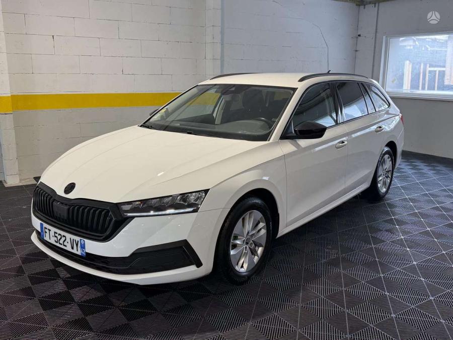 White Skoda Octavia 2020 in Kaunas, with an engine capacity of 2.00 L and mileage of 133 thousand km for 13700 €, photo 3 on AUTOMOTO.COM.LV