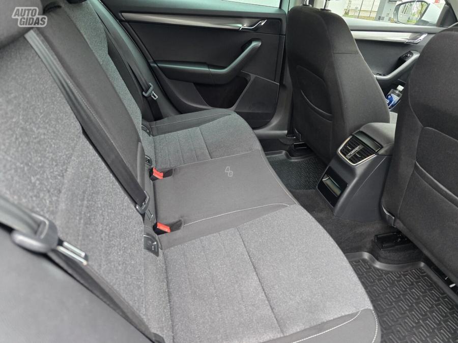 White Skoda Octavia 2020 in Kaunas, with an engine capacity of 2.00 L and mileage of 202 thousand km for 9750 €, photo 18 on AUTOMOTO.COM.LV