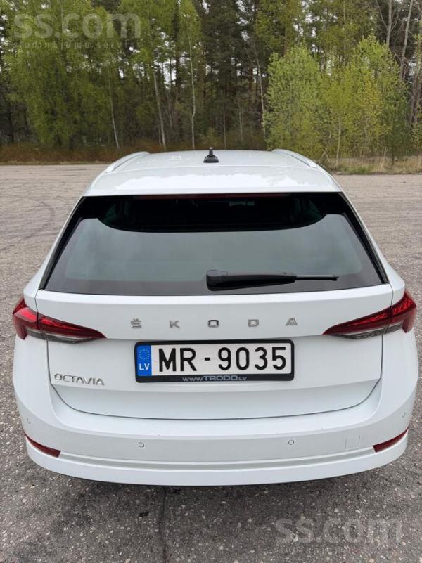 White Skoda Octavia 2020 in Riga, with an engine capacity of 2.00 L and mileage of 194 thousand km for 17350 €, photo 4 on AUTOMOTO.COM.LV