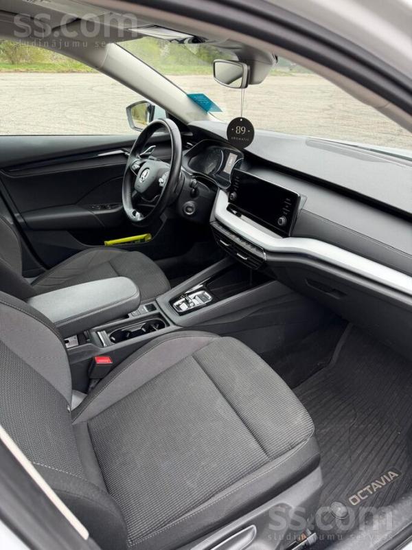 White Skoda Octavia 2020 in Riga, with an engine capacity of 2.00 L and mileage of 194 thousand km for 17350 €, photo 8 on AUTOMOTO.COM.LV